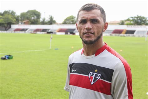 Cariús assina pré contrato e será jogador do Fortaleza em Esportes OPOVO