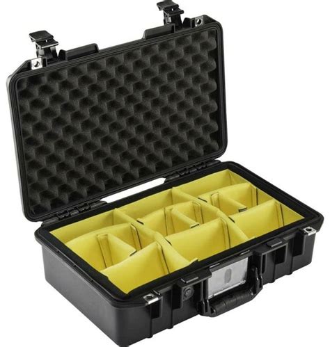 패딩 처리된 칸막이가 있는 Pelican Air 1485 케이스검은색 티몬