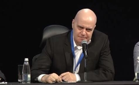 Слави Трифонов крие имуществото си нарушавайки закона