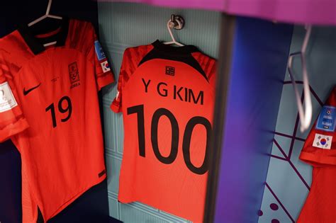 한국의 벽 김영권 A매치 100경기 출전 등번호 100 유니폼 전격 공개 네이트 스포츠