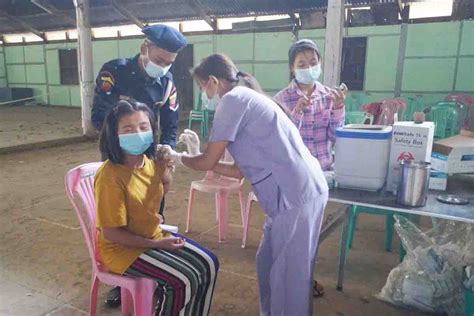 ငါန်းဇွန်မြို့နယ်တွင် အသက် ၁၈ နှစ်ပြည့်ပြီးသူများအား ကိုဗစ် ၁၉ ရောဂါ ကာကွယ်ဆေး ထိုးနှံပေး