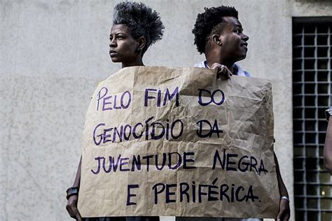 Em Dez Anos Disparos De Armas De Fogo Mataram 4 Vezes Mais Negros Que
