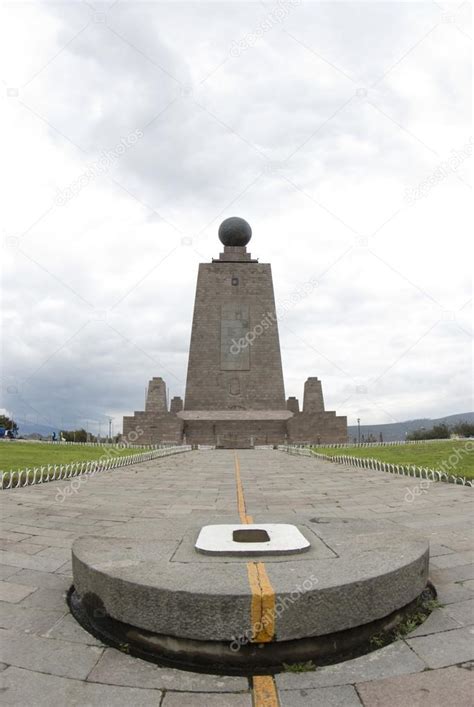 Fotos De Mitad Del Mundo Ecuador Ecuador Imagen De © Rjlerich 13418136