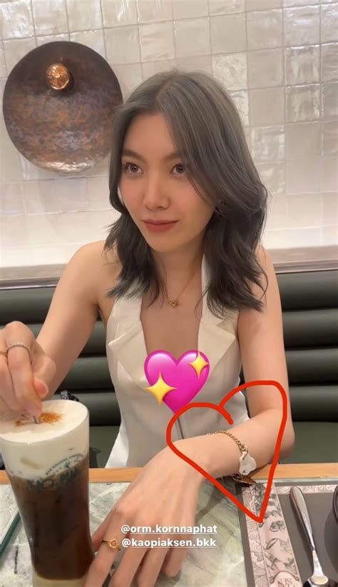 我要开始造谣了🙃 Orm直播被发现跟ying戴同款手链（同一天） 而且穿同色系衣服 重点orm亲自repost 推文🧐 又想要上演吃醋戏吗