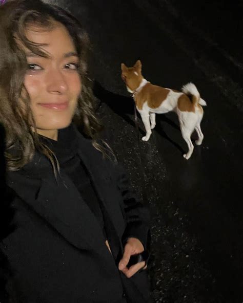 ローラさんのインスタグラム写真 ローラinstagram 「あけましておめでとう😁 🐶🌱 みんなにとって幸せがいっぱい溢れる年であります