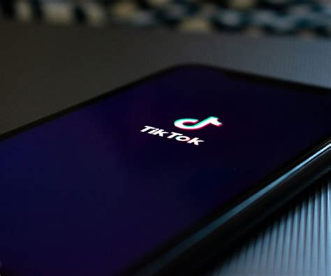 Cómo poner TikTok en modo oscuro