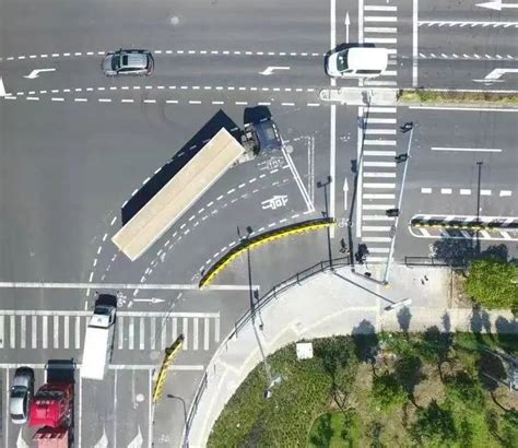 基于统一性的道路交叉口右转区域交通安全优化方法探讨