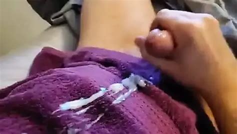 10 明星洗完鸡巴后的大量射精 Xhamster