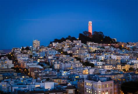 Tour Et Maisons De Coit Sur La Colline San Francisco La Nuit Photo