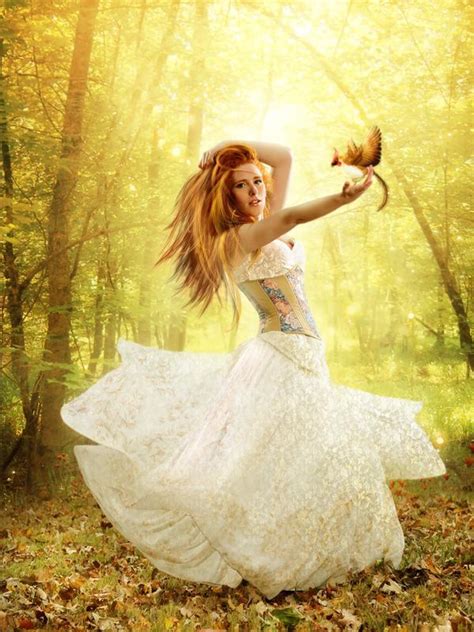 4 Hot Sexy Taversia Bikini Pics