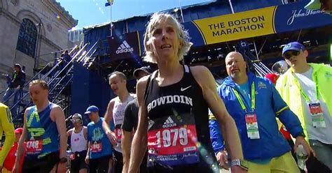 Joan Benoit Samuelson Finishes Boston Marathon To Celebrate 1979 Win Cbs Boston