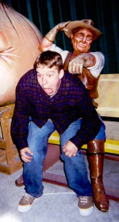 32 People Simulating Sex Stuff With Statues Gallery Ebaums World