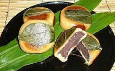かからん団子だんご サルトリイバラの葉っぱで包む草餅や草団子など鹿児島県薩摩と大隅両半島種子島屋久島の郷土のおやつ 葉っぱで包む