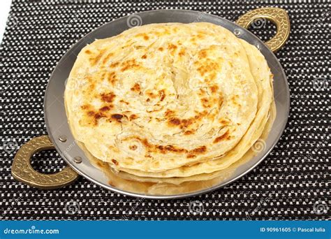 Traditioneel Indisch Huis Gemaakt Paratha Tot Van De Rotichapati Stock
