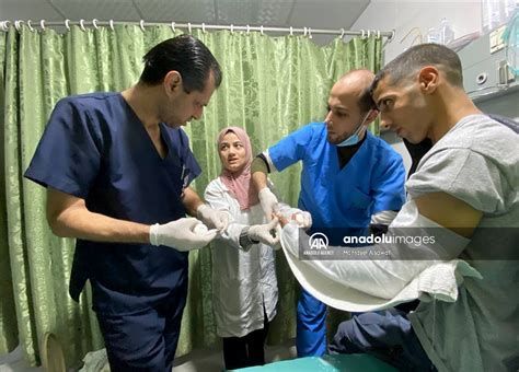 الأناضول ترصد إجراء عمليات جراحية لمصابين شمال قطاع غزة Anadolu Ajansı