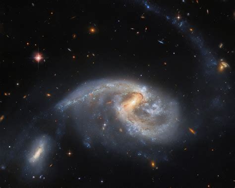 Hubble Peers At Pair Of Closely Interacting Galaxies Nasa Science