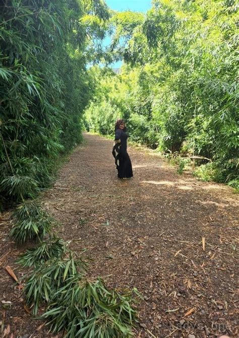 Escort Model COSMIC CONNECTION Maui Ladys One