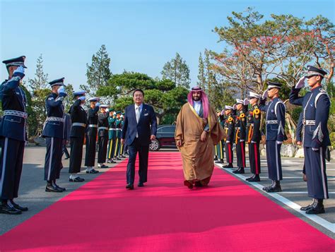 بالصور والفيديو ولي العهد يلتقي رئيس كوريا ويعقدان جلسة مباحثات رسمية