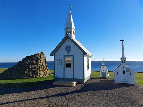 La petite chapelle sur le bord de la côte à Cocagne
