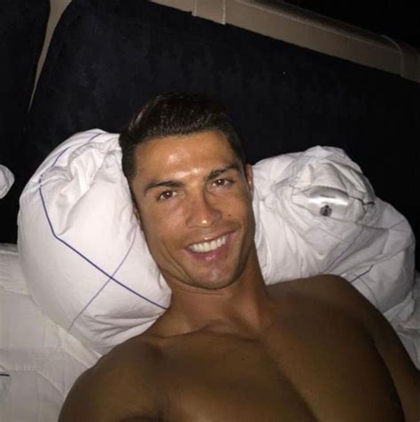 Pin De Gb Em Goat Cristiano Ronaldo Fotografia De Futebol Cr7 Jr