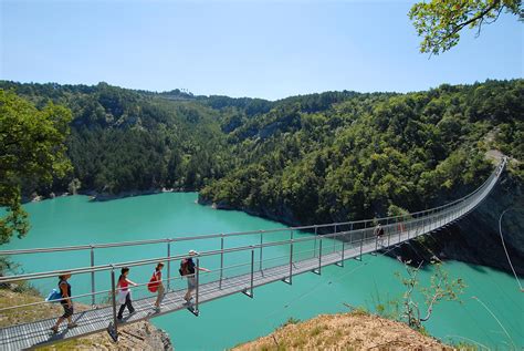 Lac de Monteynard baignade randonnées et sports nautiques avec les