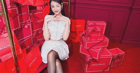 รวมรูปภาพของ ประวัติ พิมพ์ กรกนก อินฟลูฯ สาวสุดน่ารัก ดีกรีนางแบบเสื้อ
