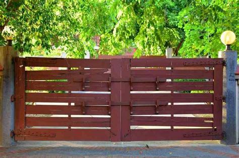 15 Diy Driveway Gate Ideas For Entrance Diyscraftsy