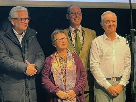 Lut De Baere Geeft Na 30 Jaar Fakkel Door Van Vzw Boks En Wordt Uitgezwaaid Door Prins Laurent