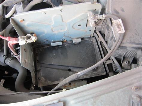 Снятие, замена, установка аккумуляторной батареи Renault Logan 2004 ...