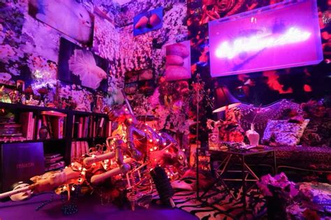 写真3340｜蜷川実花の大規模個展が上野の森美術館で 「虚構と現実」をテーマに写真を展示、“桜”に囲まれる空間も In 2024