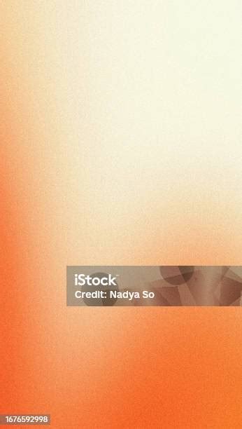 주황색 거친 그라데이션 세로 배경 흰색 스포트라이트 부드러운 노이즈 질감 복사 공간 거친 필름 효과에 대한 스톡 벡터 아트 및 기타 이미지 거친 필름 효과 곡초류