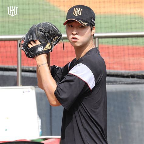 수원 Kt Wiz Kt Wiz 훈련스케치 엄상백 이상우 박영현 소형준 홍현빈 주권
