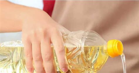 सोयाबीन और बिनौला तेल के दामों में आई गिरावट पामोलीन तेल हुआ मंहगा