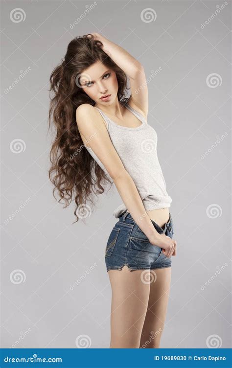 Jeune Fille Fraîche De Mode Photo Stock Image Du Modèle Coiffure