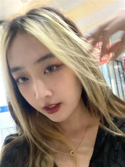顾昕怡 Jinvguxinyi Twitter