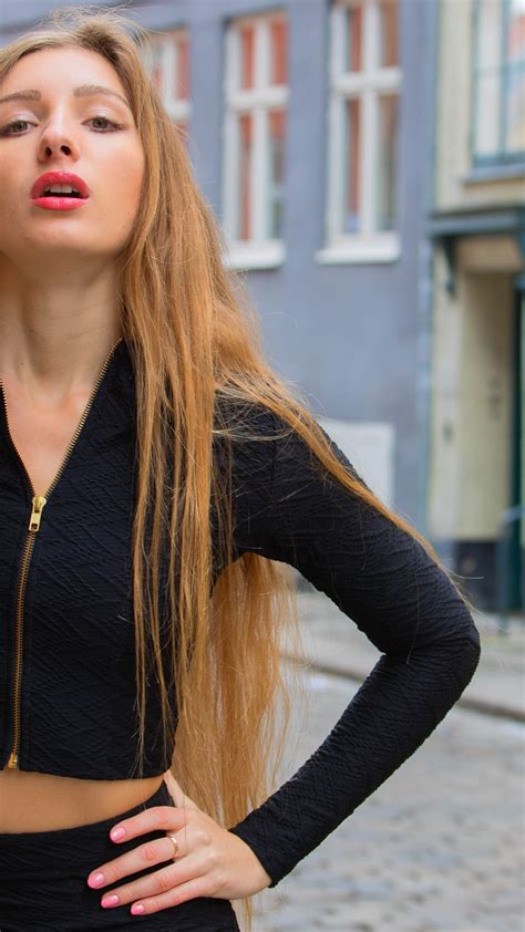 Download Wallpaper Background Olga Face Model Section Girls In Resolution 1440x2560