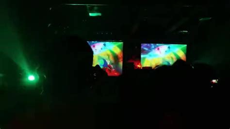 炸场GAI朝天门录音室版 K11现场播放全场大合唱 朝天门 GAI 新浪新闻