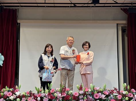 慶祝國際護師節表揚優良、資深護理人員 嘉市府獻上祝賀