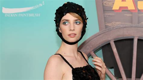 Maya Hawke Has Mixed Feelings On Stranger Things Girlfriend Arc