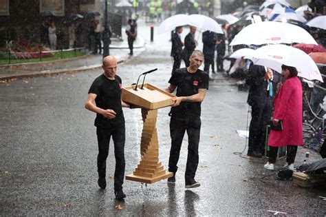 Jenga Style Lectern Replaced And Hot Podium Guy Makes Return To No 10