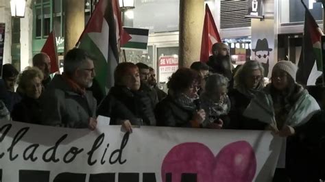 Cerca De 300 De Personas Se Concentran En Valladolid A Favor Del Pueblo