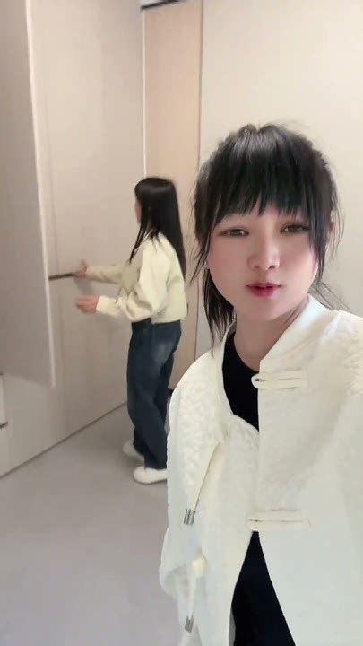 看着这柜子挺不错的，我都想连柜子一起做了，可以去学吗，现在入行晚不晚😂爱笑女孩运气不差 抹灰工 全屋定制 小桃子吖！ Youtube