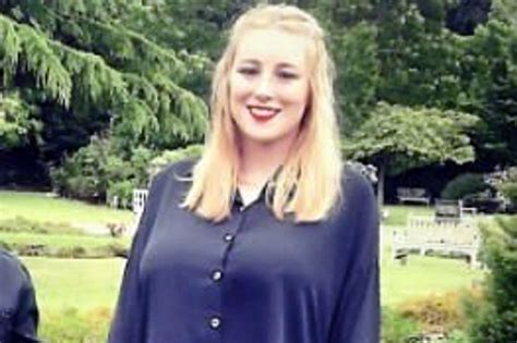 Une Jeune Femme Est Forcée De Quitter Son Emploi Déducatrice Pour