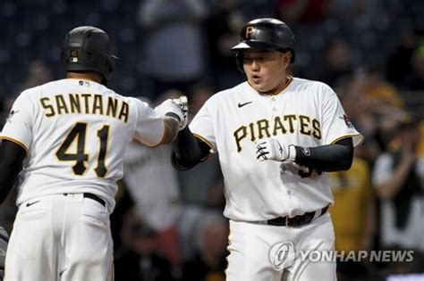 최지만 이틀 연속 홈런 쾅시즌 첫 멀티히트→1할 타율 회복 나무뉴스