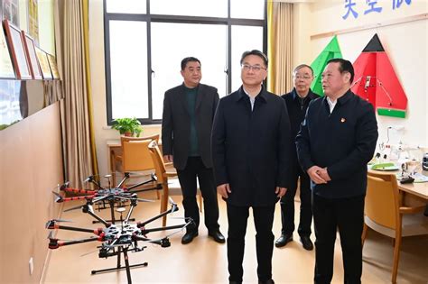 盐城市人民政府 盐城要闻 周斌调研老干部工作
