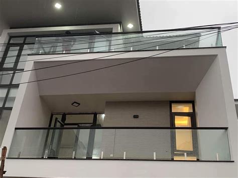 Cầu Thang Kính Inox Mang Lại Nét đẹp độc đáo Cho Không Gian Kiến Trúc