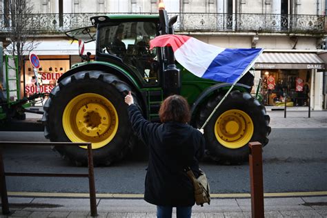 French Farmers Aim To Put Paris ‘under Siege In Tractor Protest