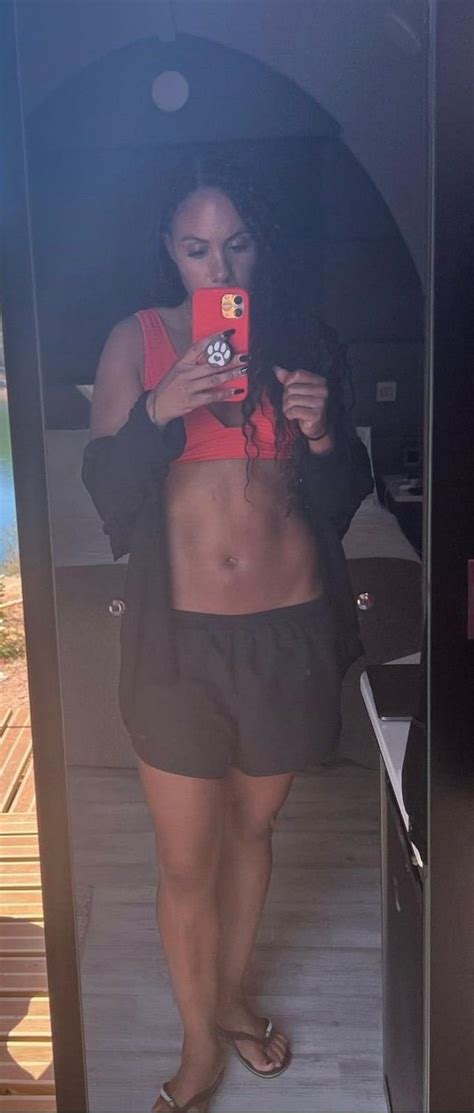 Top 20 Fave Alex Scott Pics In Random Order 2 This Selfie Ensures That Alexs Abs Arent The