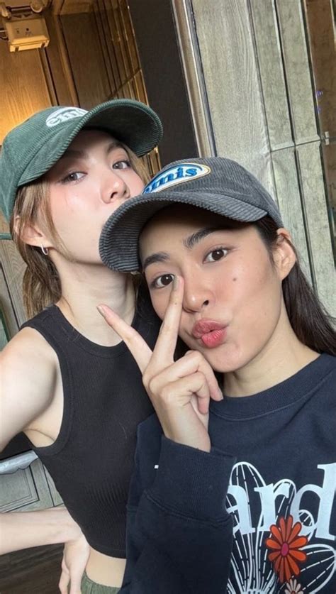 Orm Kornnaphat And Lingling Kwong Young Actresses Cute Gay Couples