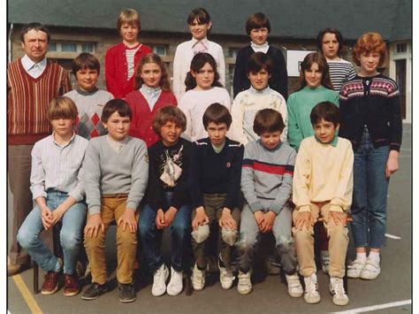Photo De Classe Cm 2 Cesson Bourg De 1983 Ecole Cesson Bourg Copains